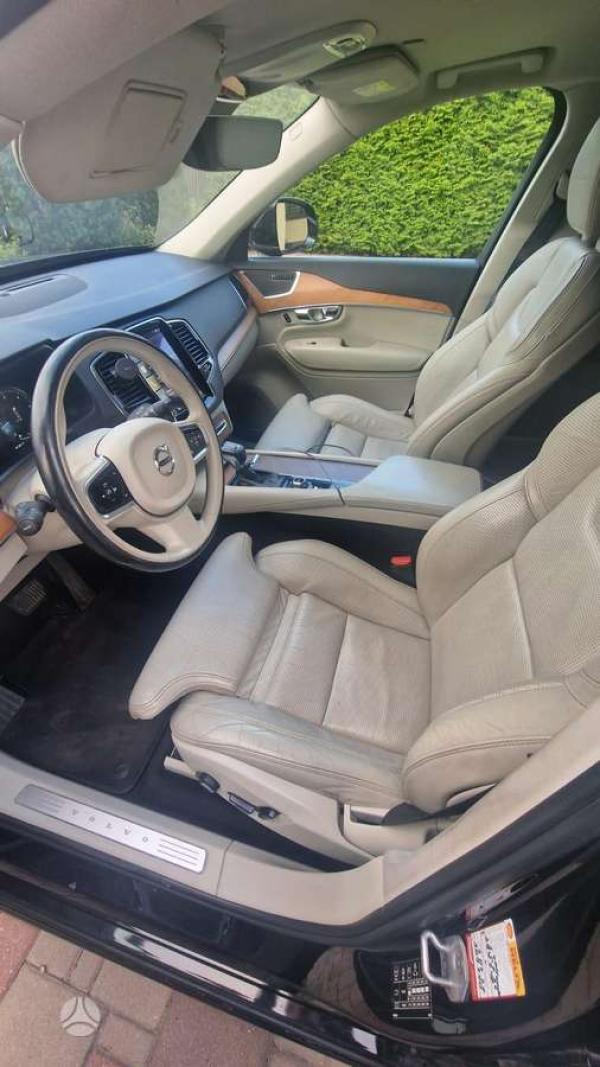 Black Volvo XC90 2015 in Riga, with an engine capacity of 0.00 L and mileage of 301 thousand km for 14900 €, photo 10 on AUTOMOTO.COM.LV