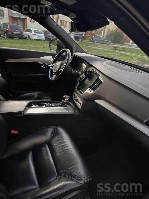 Black Volvo XC90 2015 in Riga, with an engine capacity of 2.00 L and mileage of 248 thousand km for 15000 €, photo 10 on AUTOMOTO.COM.LV