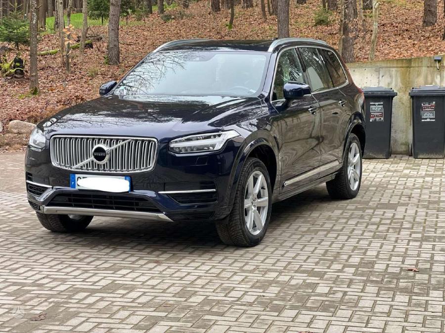 Black Volvo XC90 2016 in Vilnius, with an engine capacity of 1.97 L and mileage of 286 thousand km for 17999 €, photo 1 on AUTOMOTO.COM.LV