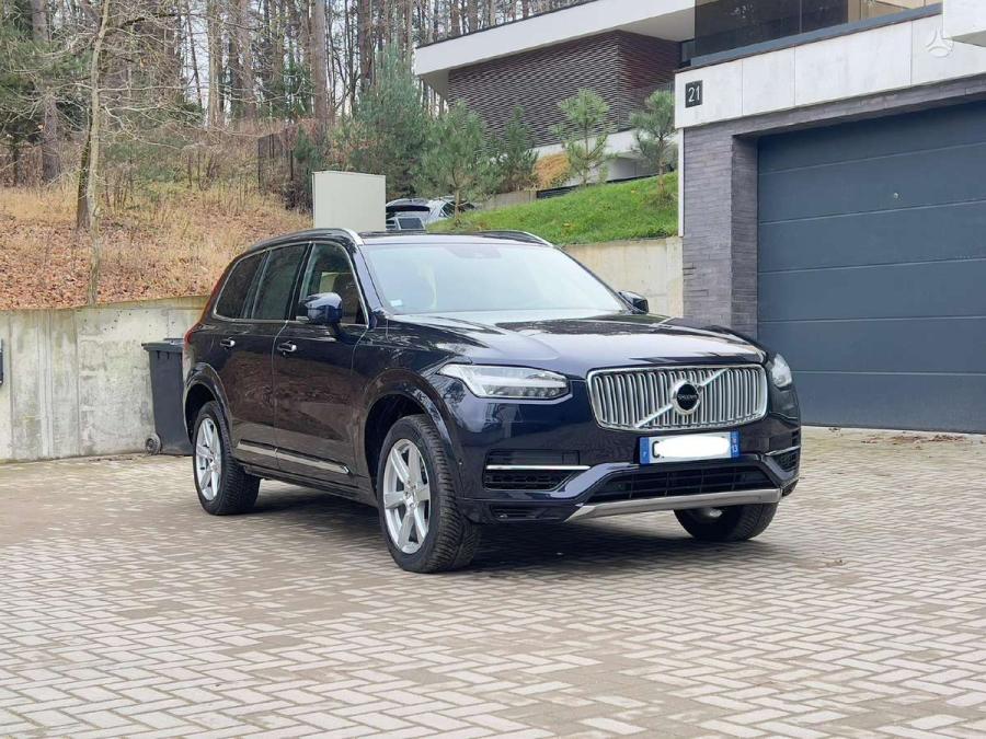 Black Volvo XC90 2016 in Vilnius, with an engine capacity of 1.97 L and mileage of 286 thousand km for 17999 €, photo 3 on AUTOMOTO.COM.LV
