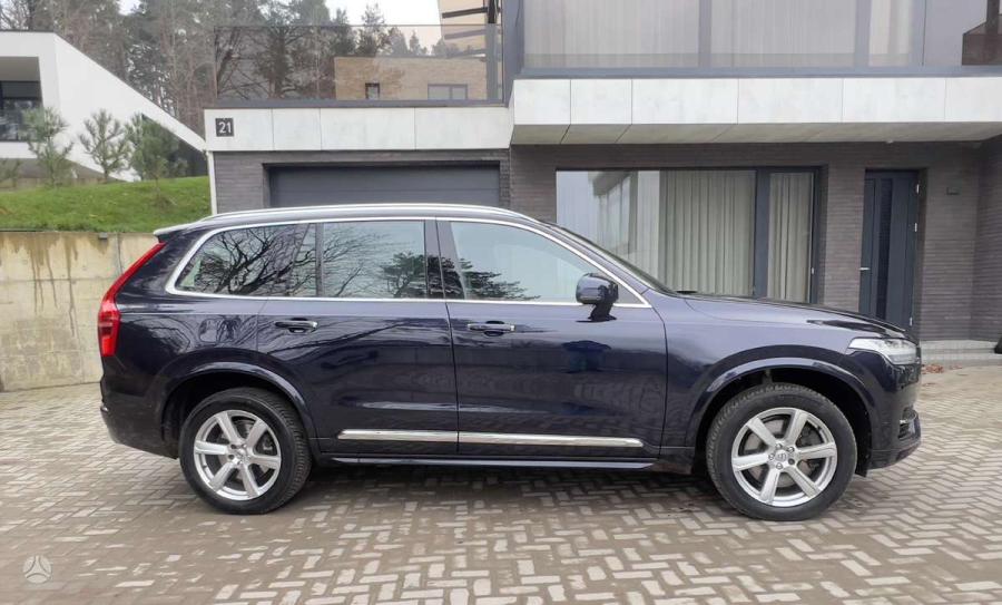 Black Volvo XC90 2016 in Vilnius, with an engine capacity of 1.97 L and mileage of 286 thousand km for 17999 €, photo 5 on AUTOMOTO.COM.LV