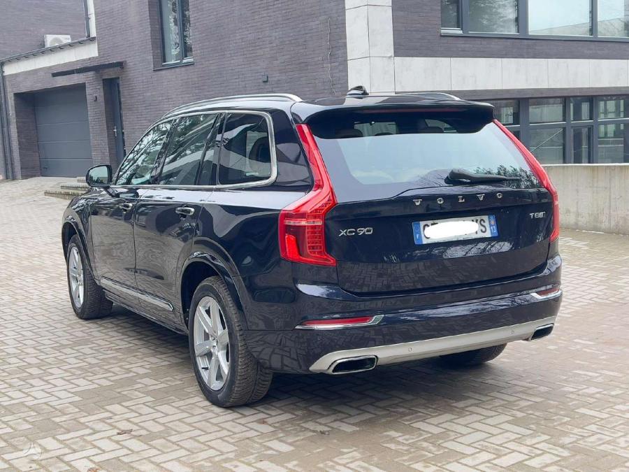 Black Volvo XC90 2016 in Vilnius, with an engine capacity of 1.97 L and mileage of 286 thousand km for 17999 €, photo 6 on AUTOMOTO.COM.LV
