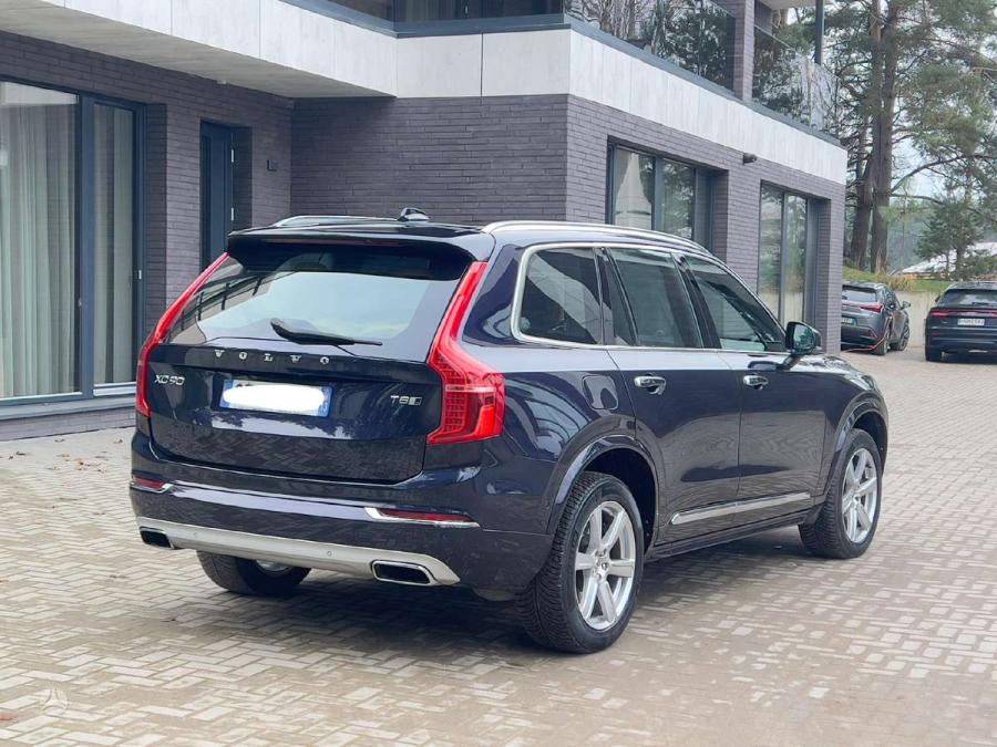 Black Volvo XC90 2016 in Vilnius, with an engine capacity of 1.97 L and mileage of 286 thousand km for 17999 €, photo 7 on AUTOMOTO.COM.LV