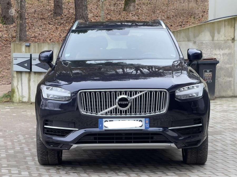 Black Volvo XC90 2016 in Vilnius, with an engine capacity of 1.97 L and mileage of 286 thousand km for 17999 €, photo 9 on AUTOMOTO.COM.LV
