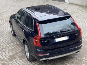 Black Volvo XC90 2016 in Vilnius, with an engine capacity of 1.97 L and mileage of 286 thousand km for 17999 €, photo 10 on AUTOMOTO.COM.LV