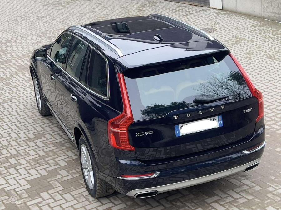 Black Volvo XC90 2016 in Vilnius, with an engine capacity of 1.97 L and mileage of 286 thousand km for 17999 €, photo 10 on AUTOMOTO.COM.LV