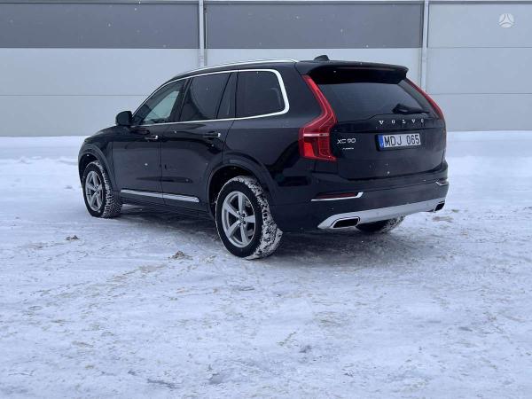 Black Volvo XC90 2016 in Kaunas, with an engine capacity of 1.97 L and mileage of 283 thousand km for 20500 €, photo 4 on AUTOMOTO.COM.LV
