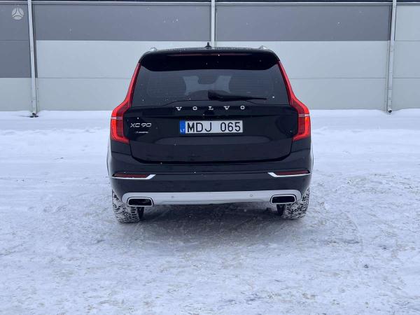 Black Volvo XC90 2016 in Kaunas, with an engine capacity of 1.97 L and mileage of 283 thousand km for 20500 €, photo 5 on AUTOMOTO.COM.LV
