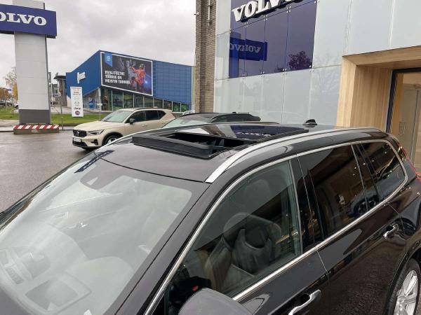 Black Volvo XC90 2016 in Parnu, with an engine capacity of 1.97 L and mileage of 144 thousand km for 24900 €, photo 5 on AUTOMOTO.COM.LV