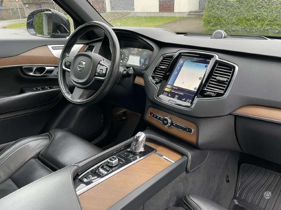 Black Volvo XC90 2016 in Parnu, with an engine capacity of 1.97 L and mileage of 144 thousand km for 24900 €, photo 19 on AUTOMOTO.COM.LV