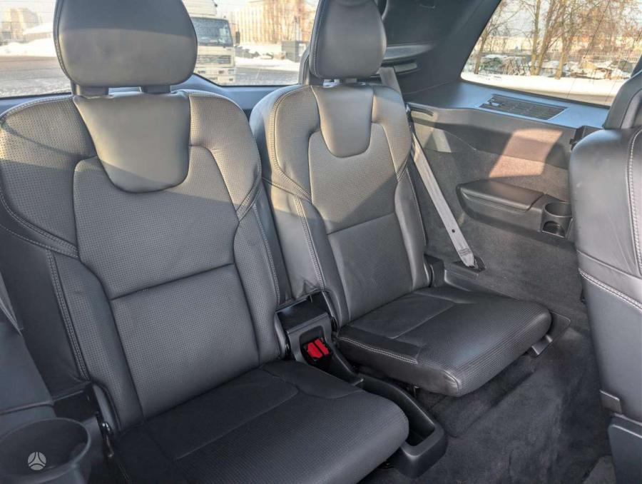 Black Volvo XC90 2016 in Kaunas, with an engine capacity of 1.97 L and mileage of 176 thousand km for 26000 €, photo 29 on AUTOMOTO.COM.LV
