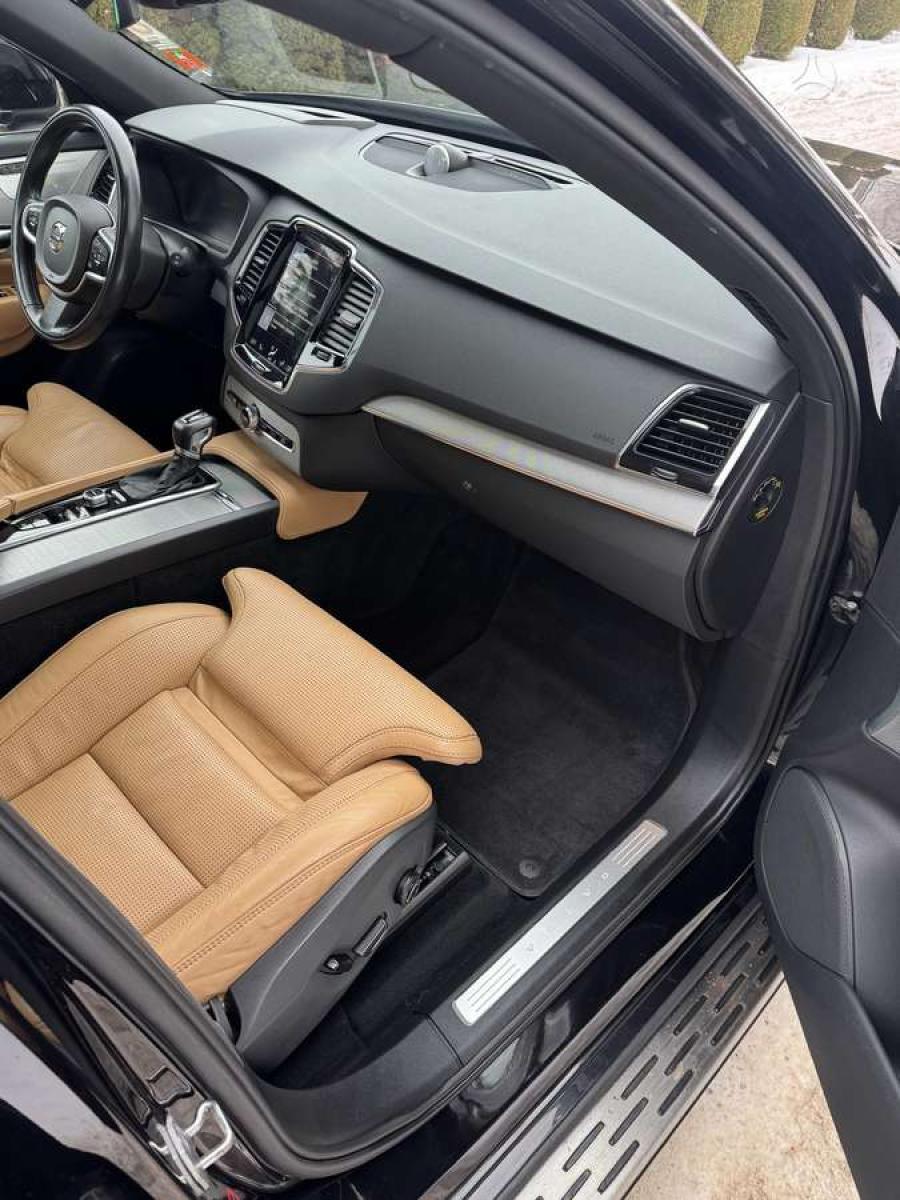 Melns Volvo XC90 2016 Alīta, ar dzinēja tilpumu 1.97 L un nobraukumu 192 tūkst. km par 18700 €, foto 26 vietnē AUTOMOTO.COM.LV