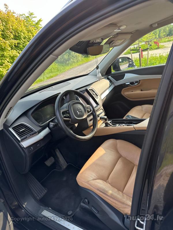 Black Volvo XC90 2016 in Parnu, with an engine capacity of 2.00 L and mileage of 278 thousand km for 23900 €, photo 11 on AUTOMOTO.COM.LV