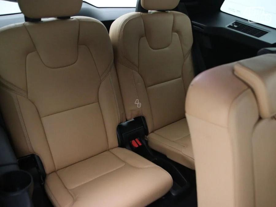 Black Volvo XC90 2016 in Vilnius, with an engine capacity of 2.00 L and mileage of 170 thousand km for 25599 €, photo 17 on AUTOMOTO.COM.LV