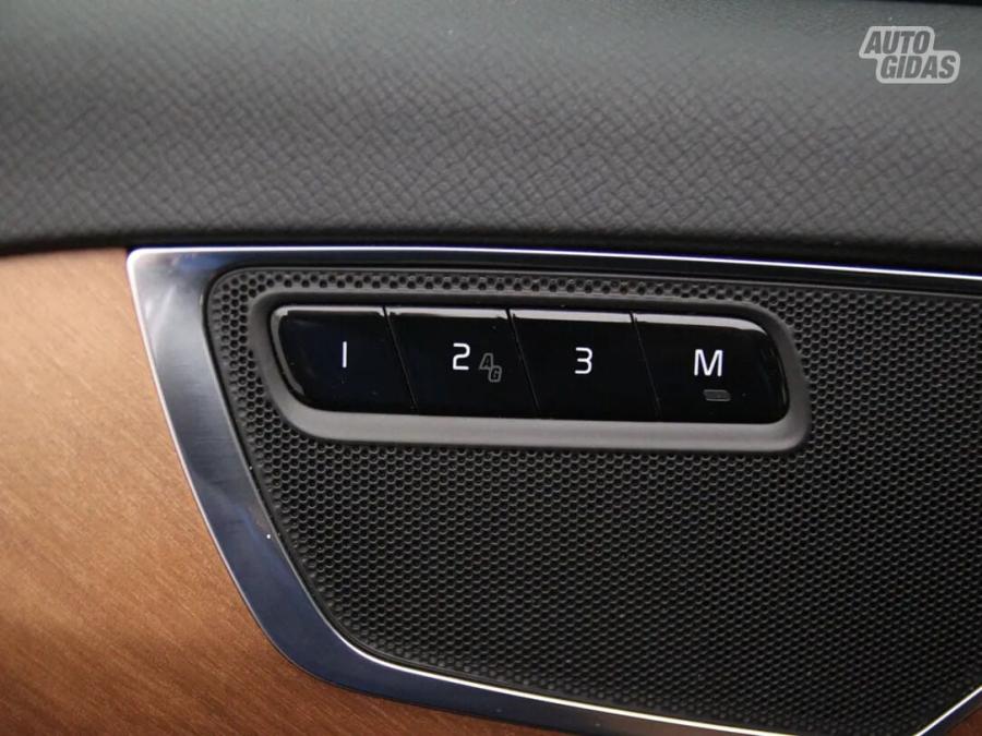Black Volvo XC90 2016 in Vilnius, with an engine capacity of 2.00 L and mileage of 170 thousand km for 25599 €, photo 35 on AUTOMOTO.COM.LV