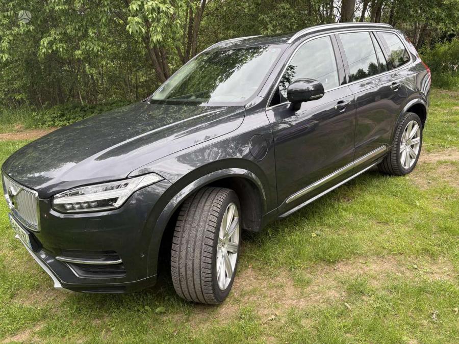 Black Volvo XC90 2016 in Vilnius, with an engine capacity of 2.00 L and mileage of 269 thousand km for 14400 €, photo 1 on AUTOMOTO.COM.LV
