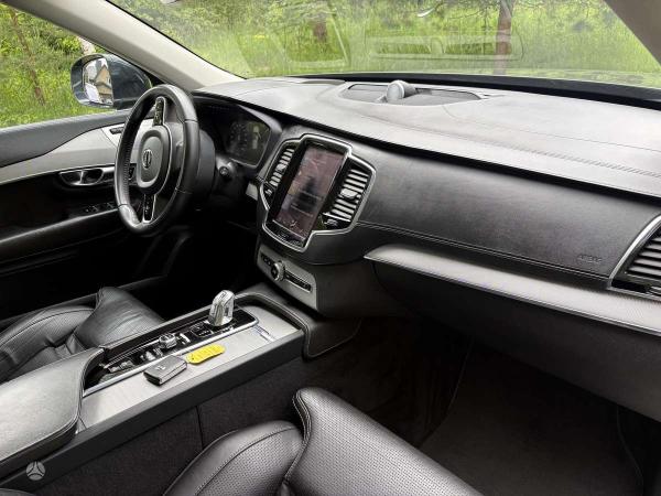 Black Volvo XC90 2016 in Vilnius, with an engine capacity of 2.00 L and mileage of 269 thousand km for 14400 €, photo 6 on AUTOMOTO.COM.LV