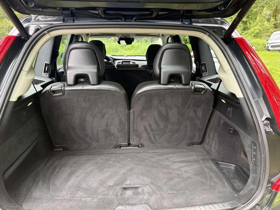 Black Volvo XC90 2016 in Vilnius, with an engine capacity of 2.00 L and mileage of 269 thousand km for 14400 €, photo 8 on AUTOMOTO.COM.LV