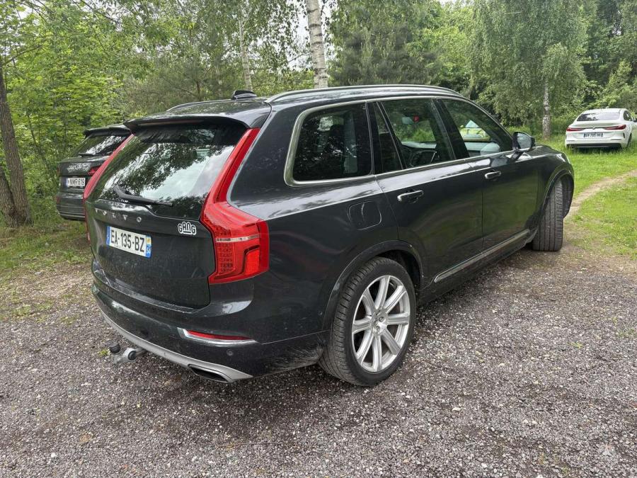 Black Volvo XC90 2016 in Vilnius, with an engine capacity of 2.00 L and mileage of 269 thousand km for 14400 €, photo 15 on AUTOMOTO.COM.LV