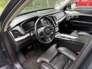 Black Volvo XC90 2016 in Vilnius, with an engine capacity of 2.00 L and mileage of 269 thousand km for 14400 €, photo 17 on AUTOMOTO.COM.LV