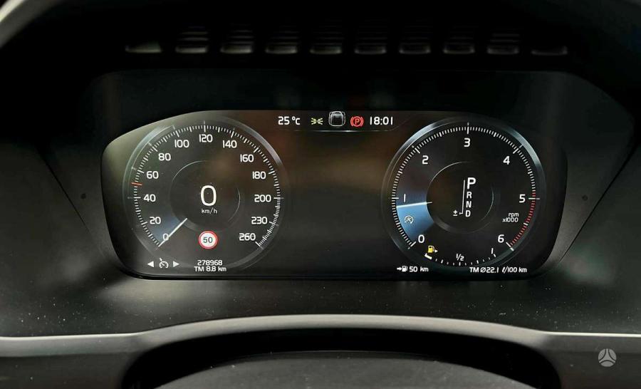 Black Volvo XC90 2016 in Utena, with an engine capacity of 1.97 L and mileage of 278 thousand km for 19850 €, photo 3 on AUTOMOTO.COM.LV
