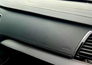 Black Volvo XC90 2016 in Utena, with an engine capacity of 1.97 L and mileage of 278 thousand km for 19850 €, photo 9 on AUTOMOTO.COM.LV