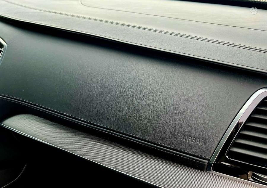Black Volvo XC90 2016 in Utena, with an engine capacity of 1.97 L and mileage of 278 thousand km for 19850 €, photo 9 on AUTOMOTO.COM.LV