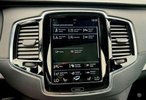 Black Volvo XC90 2016 in Utena, with an engine capacity of 1.97 L and mileage of 278 thousand km for 19850 €, photo 10 on AUTOMOTO.COM.LV
