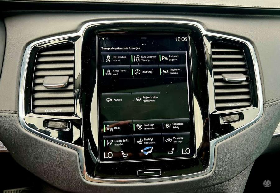 Black Volvo XC90 2016 in Utena, with an engine capacity of 1.97 L and mileage of 278 thousand km for 19850 €, photo 10 on AUTOMOTO.COM.LV