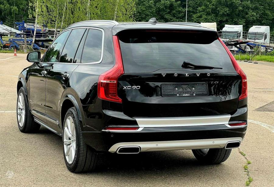 Black Volvo XC90 2016 in Utena, with an engine capacity of 1.97 L and mileage of 278 thousand km for 19850 €, photo 17 on AUTOMOTO.COM.LV
