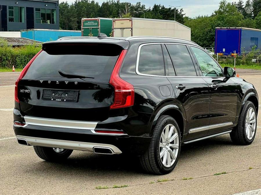 Black Volvo XC90 2016 in Utena, with an engine capacity of 1.97 L and mileage of 278 thousand km for 19850 €, photo 19 on AUTOMOTO.COM.LV
