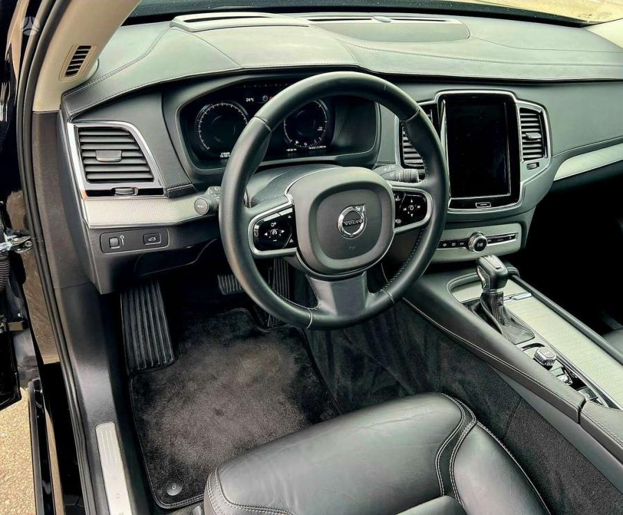 Black Volvo XC90 2016 in Utena, with an engine capacity of 1.97 L and mileage of 278 thousand km for 19850 €, photo 34 on AUTOMOTO.COM.LV