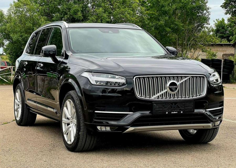 Black Volvo XC90 2016 in Utena, with an engine capacity of 1.97 L and mileage of 278 thousand km for 19850 €, photo 38 on AUTOMOTO.COM.LV