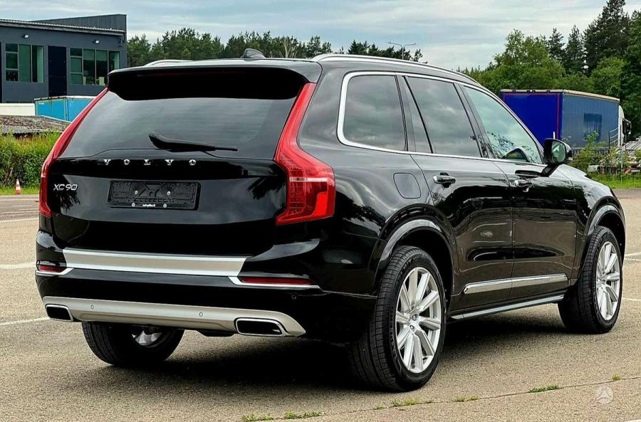 Black Volvo XC90 2016 in Utena, with an engine capacity of 1.97 L and mileage of 278 thousand km for 19850 €, photo 41 on AUTOMOTO.COM.LV