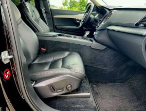 Black Volvo XC90 2016 in Utena, with an engine capacity of 1.97 L and mileage of 278 thousand km for 19850 €, photo 42 on AUTOMOTO.COM.LV
