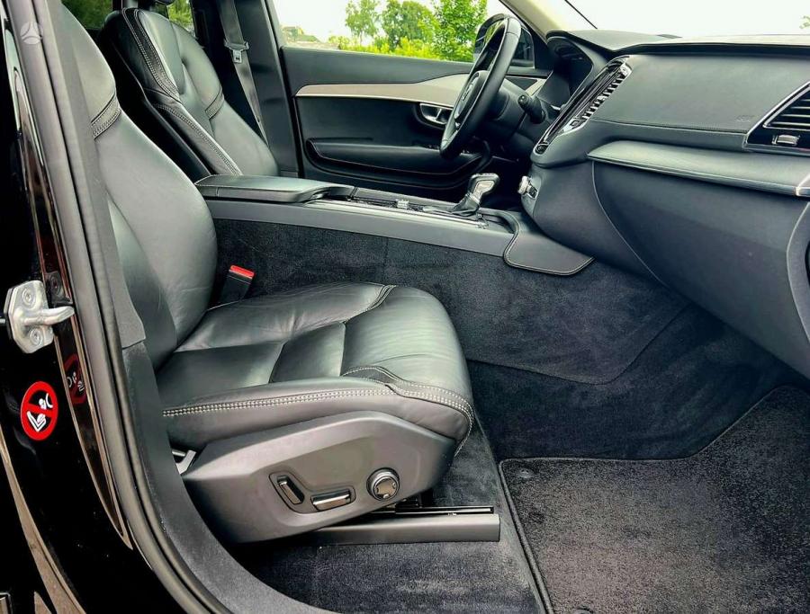 Black Volvo XC90 2016 in Utena, with an engine capacity of 1.97 L and mileage of 278 thousand km for 19850 €, photo 42 on AUTOMOTO.COM.LV