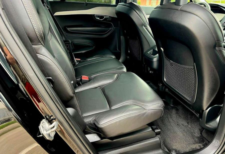 Black Volvo XC90 2016 in Utena, with an engine capacity of 1.97 L and mileage of 278 thousand km for 19850 €, photo 43 on AUTOMOTO.COM.LV