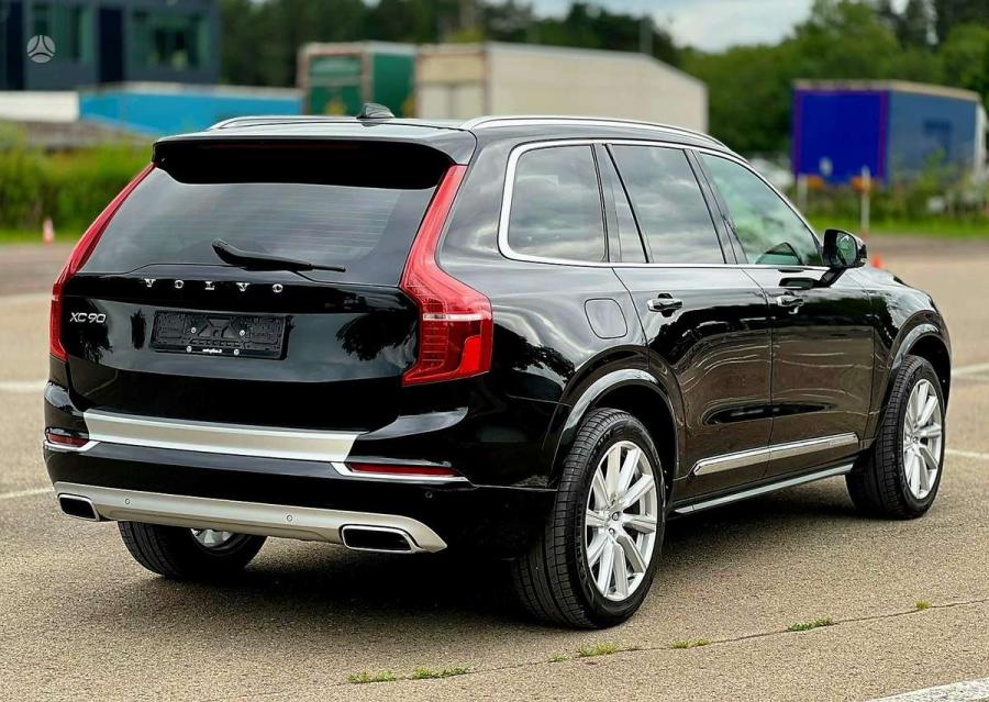 Black Volvo XC90 2016 in Utena, with an engine capacity of 1.97 L and mileage of 278 thousand km for 19850 €, photo 44 on AUTOMOTO.COM.LV