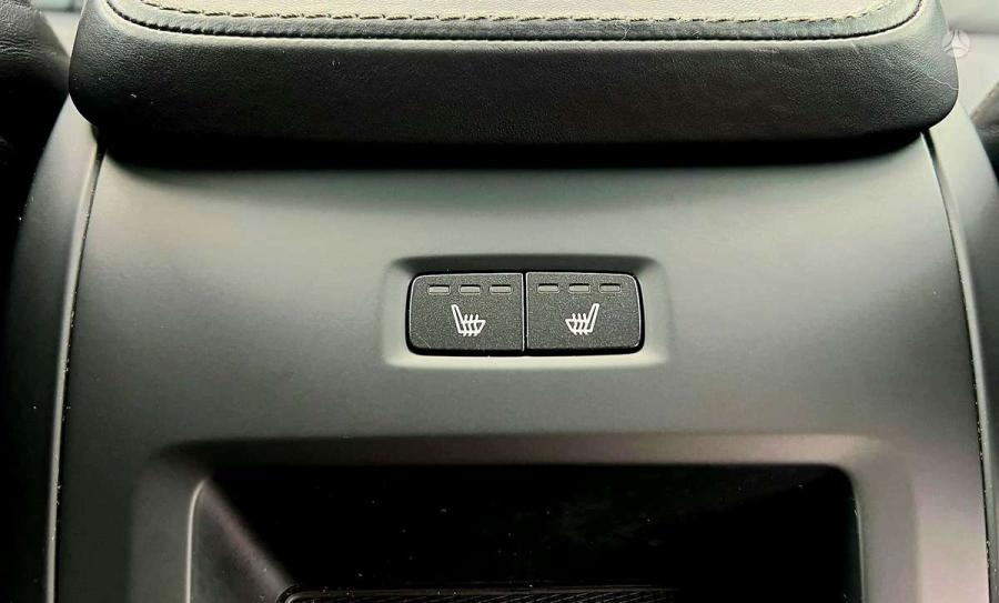 Black Volvo XC90 2016 in Utena, with an engine capacity of 1.97 L and mileage of 278 thousand km for 19850 €, photo 45 on AUTOMOTO.COM.LV