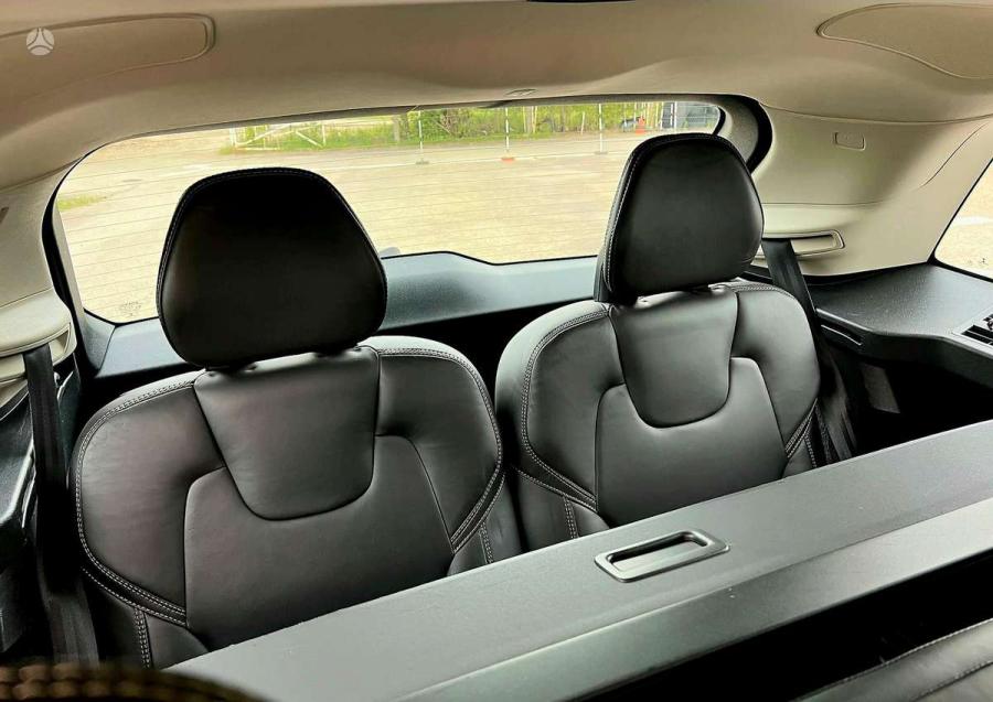 Black Volvo XC90 2016 in Utena, with an engine capacity of 1.97 L and mileage of 278 thousand km for 19850 €, photo 46 on AUTOMOTO.COM.LV