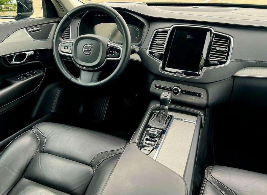 Black Volvo XC90 2016 in Utena, with an engine capacity of 1.97 L and mileage of 278 thousand km for 19850 €, photo 47 on AUTOMOTO.COM.LV