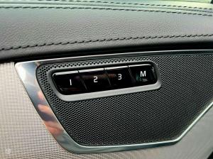 Black Volvo XC90 2016 in Utena, with an engine capacity of 1.97 L and mileage of 278 thousand km for 19850 €, photo 54 on AUTOMOTO.COM.LV