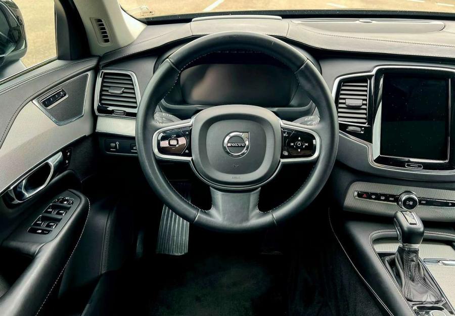 Black Volvo XC90 2016 in Utena, with an engine capacity of 1.97 L and mileage of 278 thousand km for 19850 €, photo 57 on AUTOMOTO.COM.LV
