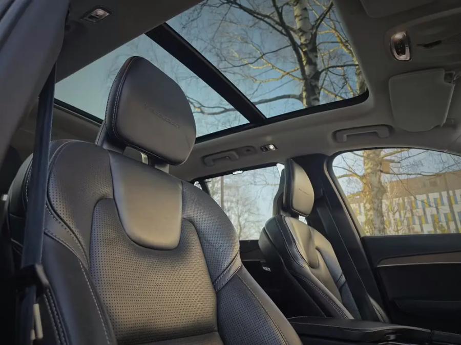 Melns Volvo XC90 2016 Rīga, ar dzinēja tilpumu 2.00 L un nobraukumu 268 tūkst. km par 22990 €, foto 28 vietnē AUTOMOTO.COM.LV