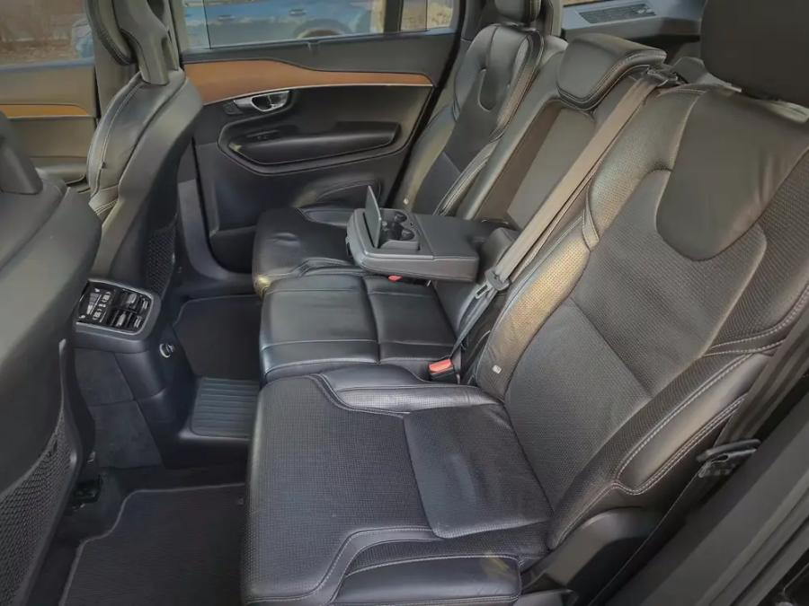 Melns Volvo XC90 2016 Rīga, ar dzinēja tilpumu 2.00 L un nobraukumu 268 tūkst. km par 22990 €, foto 31 vietnē AUTOMOTO.COM.LV