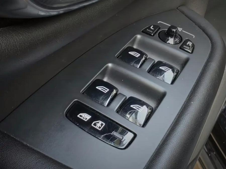 Melns Volvo XC90 2016 Rīga, ar dzinēja tilpumu 2.00 L un nobraukumu 268 tūkst. km par 22990 €, foto 33 vietnē AUTOMOTO.COM.LV