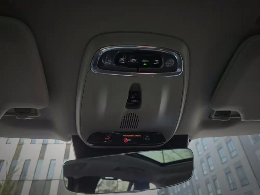 Melns Volvo XC90 2016 Rīga, ar dzinēja tilpumu 2.00 L un nobraukumu 268 tūkst. km par 22990 €, foto 49 vietnē AUTOMOTO.COM.LV