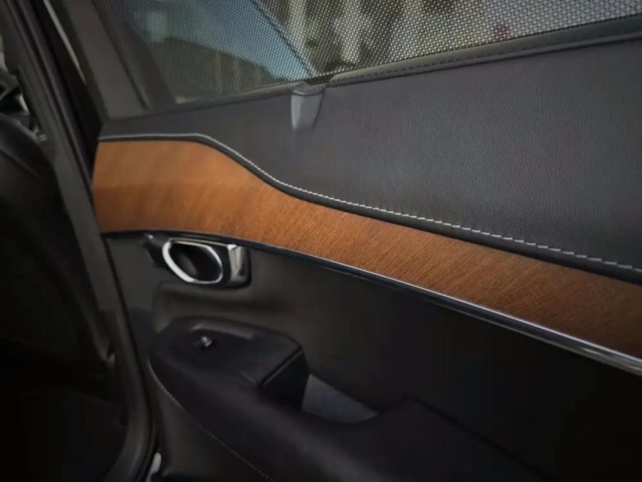 Melns Volvo XC90 2016 Rīga, ar dzinēja tilpumu 2.00 L un nobraukumu 268 tūkst. km par 22990 €, foto 50 vietnē AUTOMOTO.COM.LV