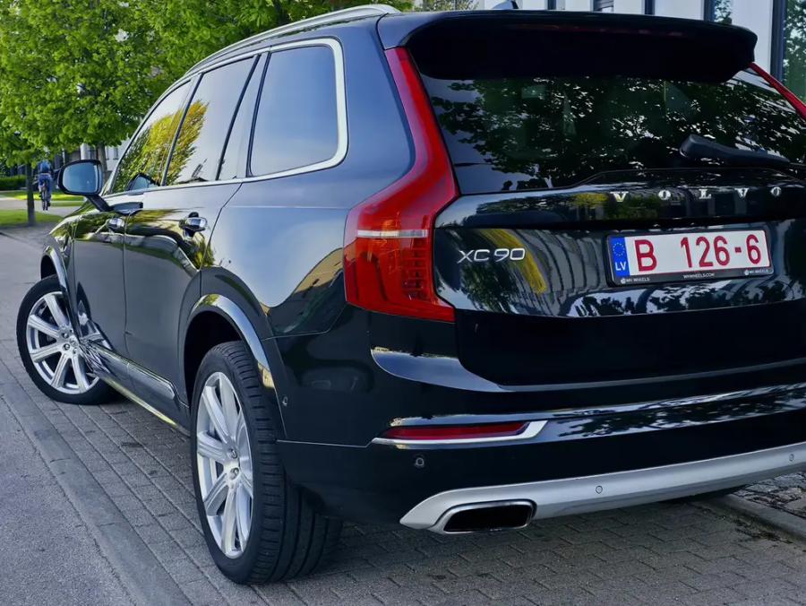 Black Volvo XC90 2016 in Riga, with an engine capacity of 2.00 L and mileage of 317 thousand km for 21950 €, photo 17 on AUTOMOTO.COM.LV