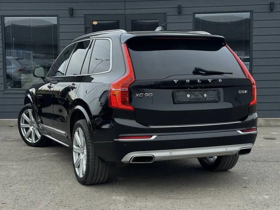 Black Volvo XC90 2016 in Jelgava, with an engine capacity of 2.00 L and mileage of 210 thousand km for 24450 €, photo 3 on AUTOMOTO.COM.LV